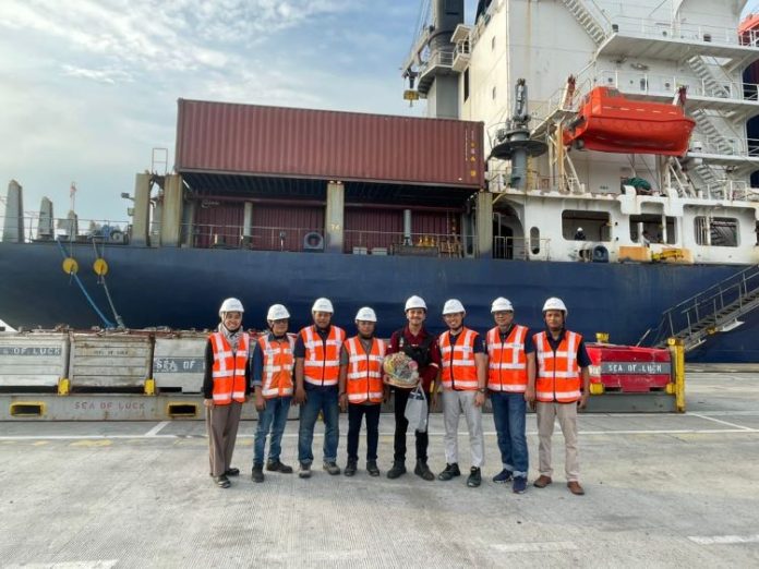 MV Sea of Luck dan Meratus Medan 5 Tutup Pelayaran 2024 di Belawan