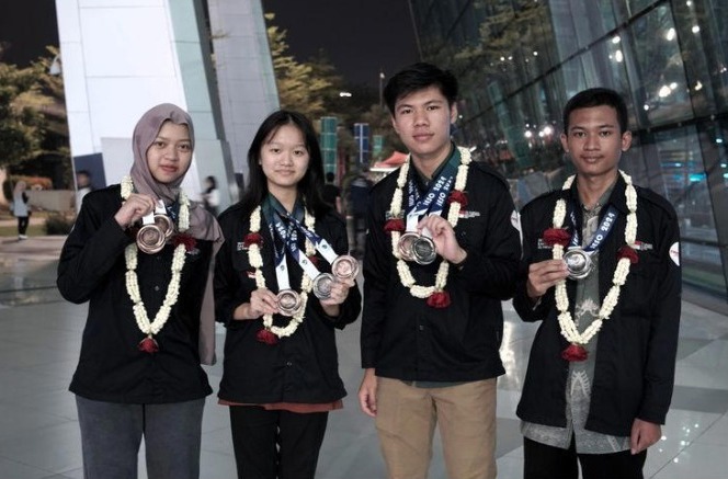 Olimpiade Internasional IESO, Empat Siswa Boyong 8 Medali