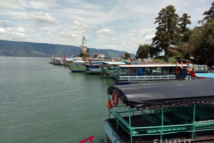 Parapat Sepi Pengunjung, Camat Imbau Pengusaha Kapal dan Souvenir Terapkan Harga Normal