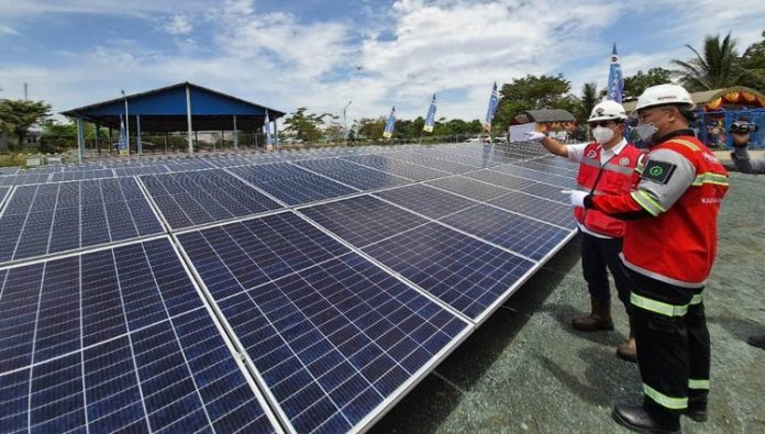 Pemprov Jawa Timur Pasang Panel Pembangkit Listrik Tenaga Surya di 25 Pesantren