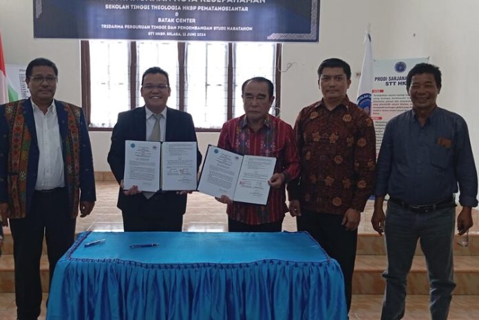 Pengembangan Studi Habatahon, STT HKBP Siantar dan Batak Center Teken MoU