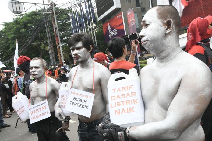 Pengusaha Wajib Bayar Penuh THR Pengusaha Wajib Bayar Penuh THR