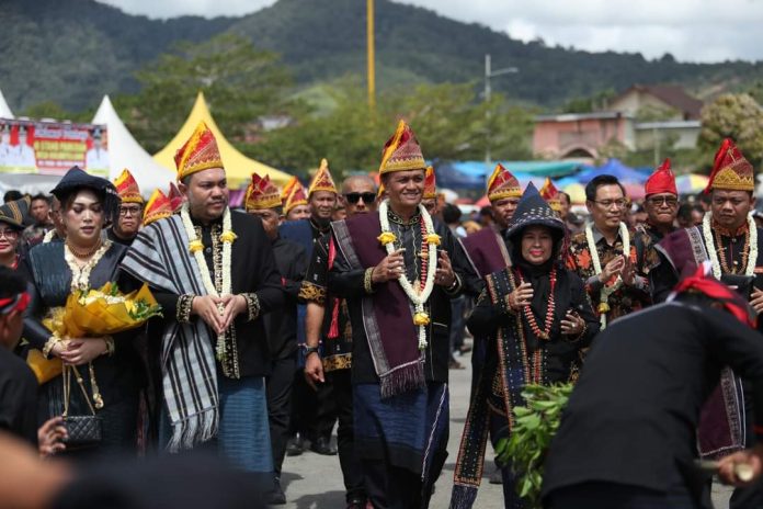 Pesta Budaya Oang-oang Ditutup, Bupati Pakpak Bharat Titip Pesan ini Pesta Budaya Oang-oang Ditutup, Bupati Pakpak Bharat Titip Pesan ini