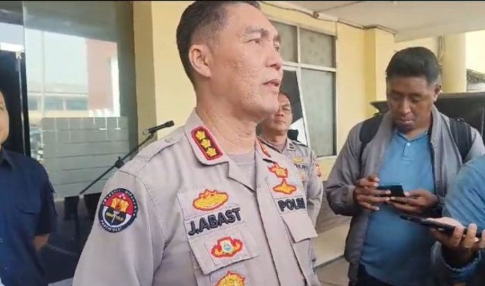 Polda Jabar Ungkap Ciri-Ciri 3 Buronan Kasus Pembunuhan Vina Cirebon Polda Jabar Ungkap Ciri-Ciri 3 Buronan Kasus Pembunuhan Vina Cirebon