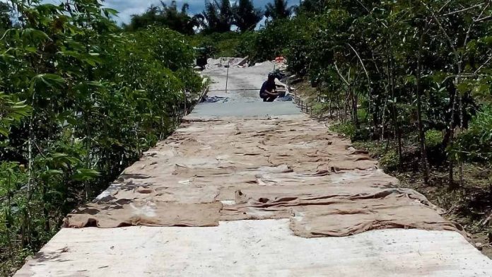 Proyek Pembangunan Infrastruktur Jalan di Taput Diduga Tak Sesuai RAB Proyek Pembangunan Infrastruktur Jalan di Taput Diduga Tak Sesuai RAB