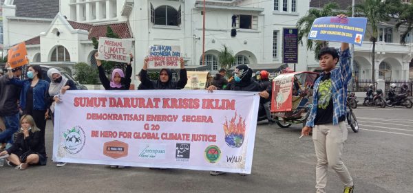 Puluhan Aktivis dan Mahasiswa Gelar Aksi Damai Global Climate Strike di Medan