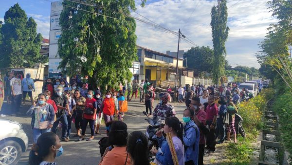 Ratusan Nasabah Geruduk Kantor KSP YSAN Siantar di Jalan Bahkora II