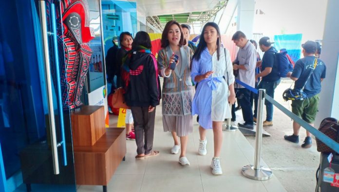 Satika Berangkatkan Tesa Grand Final The Voice Indonesia ke Jakarta