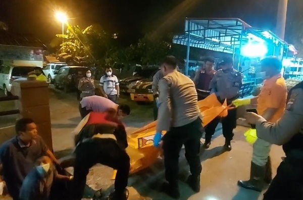 Sesosok Mayat Perempuan Ditemukan di Gorong-gorong Tebing Tinggi Sesosok Mayat Perempuan Ditemukan di Gorong-gorong Tebing Tinggi