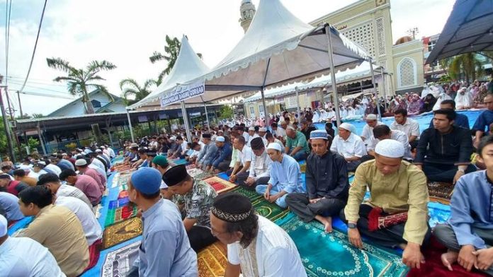 Sholat Ied di Johor Indah Permai I Diikuti Seribuan Orang dan ...