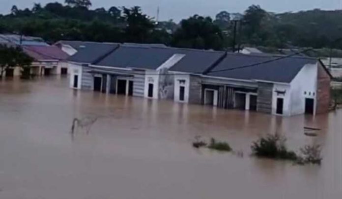 Sungai Belumai Tanjung Morawa Meluap Rendam Ratusan Rumah Warga