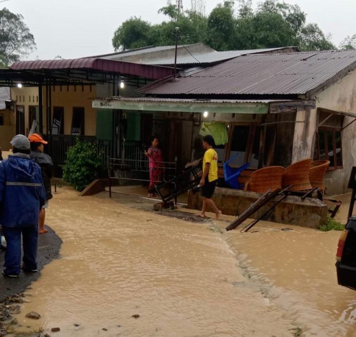 Sungai Sikam Meluap, Ratusan Rumah di Serbelawan Terendam Banjir