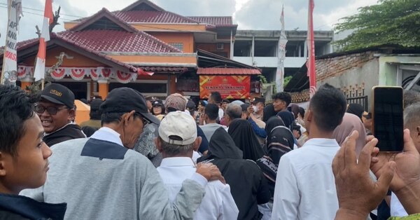 Tagih Janji Bawaslu Medan soal PSU, Ratusan Warga Demo