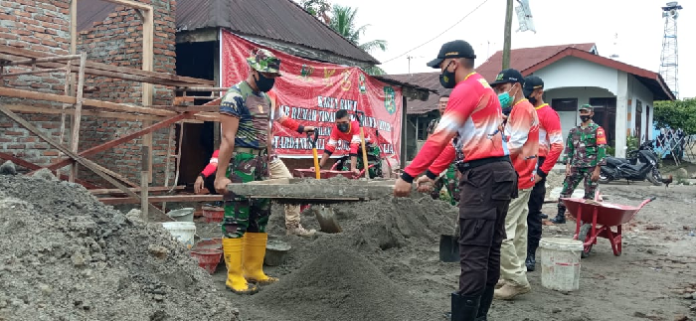 Taruna Latsitardanus Renovasi Rumah Penggali Kubur Tak Layak Huni