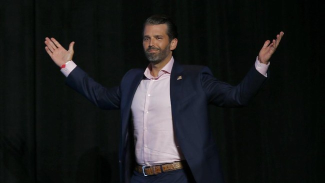 Trump Jr Nimbrung Netizen yang Mencemooh Zelensky Aktor Bayaran Tertinggi