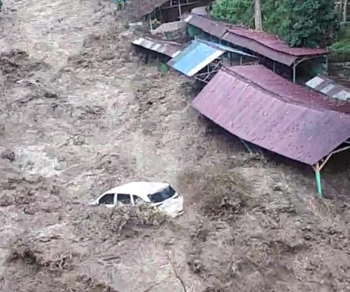 Viral! Banjir Bandang Terjang Sungai Sembahe, Satu Mobil Terbawa Arus