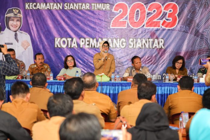 Wali Kota Siantar Minta Camat dan Lurah Makin Serius Layani Masyarakat Wali Kota Siantar Minta Camat dan Lurah Makin Serius Layani Masyarakat