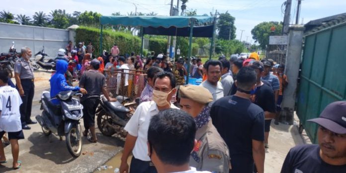 Warga Bangun Rejo Tamora Datangi PT Lacquercraf Industry Indonesia ...