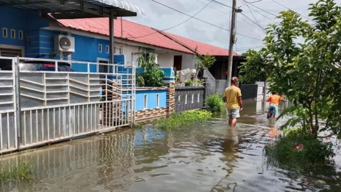 Warga Komplek BTN Medan Labuhan Keluhkan Banjir, Pemko Janji Akan Perbaiki
