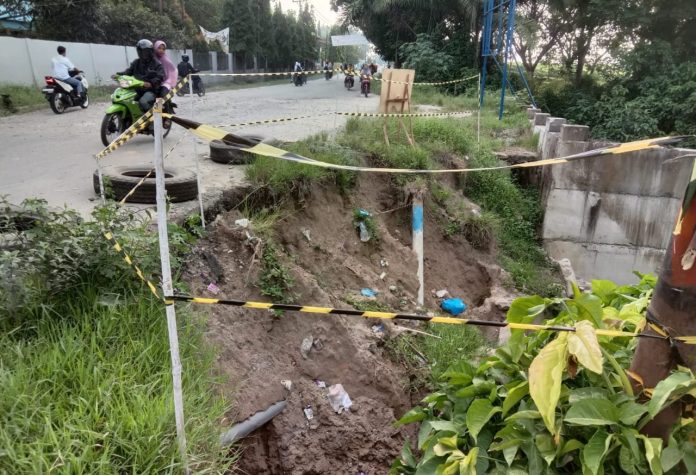 Warga Resah, Jalan Longsor di Bangun Purba Tak Kunjung Diperbaiki