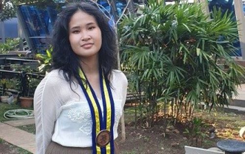 Wisudawan ITB Termuda Itu Bernama Zizi, Masih Berusia 19 Tahun Wisudawan ITB Termuda Itu Bernama Zizi, Masih Berusia 19 Tahun