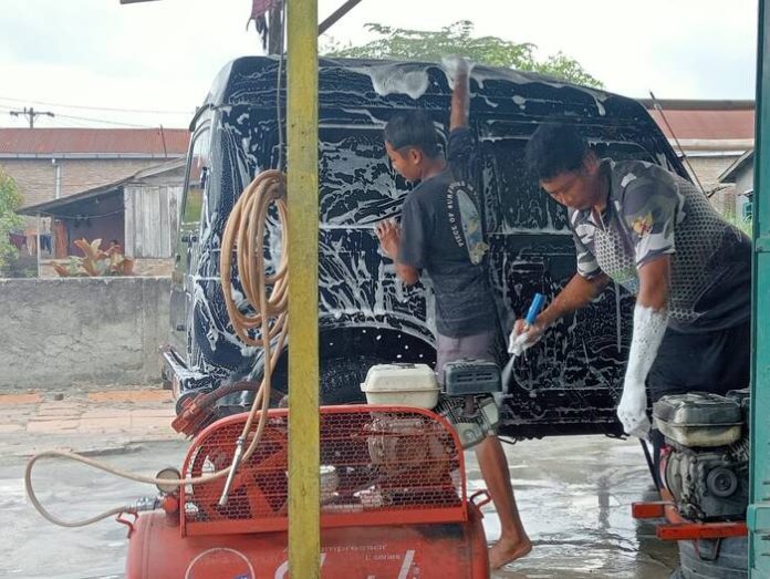 Alasan Lebih Murah, Cuci Mobil Tradisional di Lubuk Pakam Masih Diminati