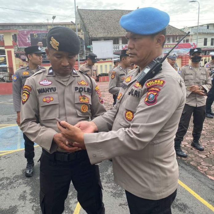 Propam Polres Samosir Lakukan Pemeriksaan Disiplin Personel