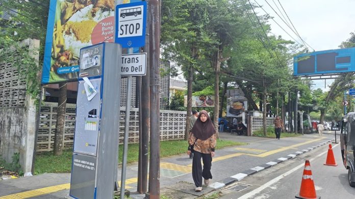 Warga Keluhkan Fasilitas Halte Bus Listrik yang Tidak Memadai di Medan